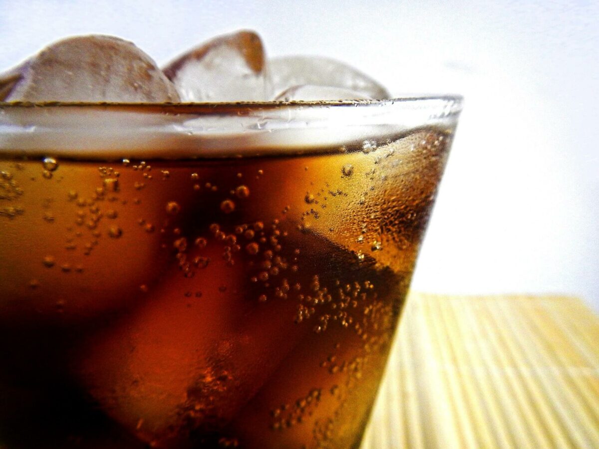 Cola: Welche Vitamine und Nährstoffe stecken im Erfrischungsgetränk